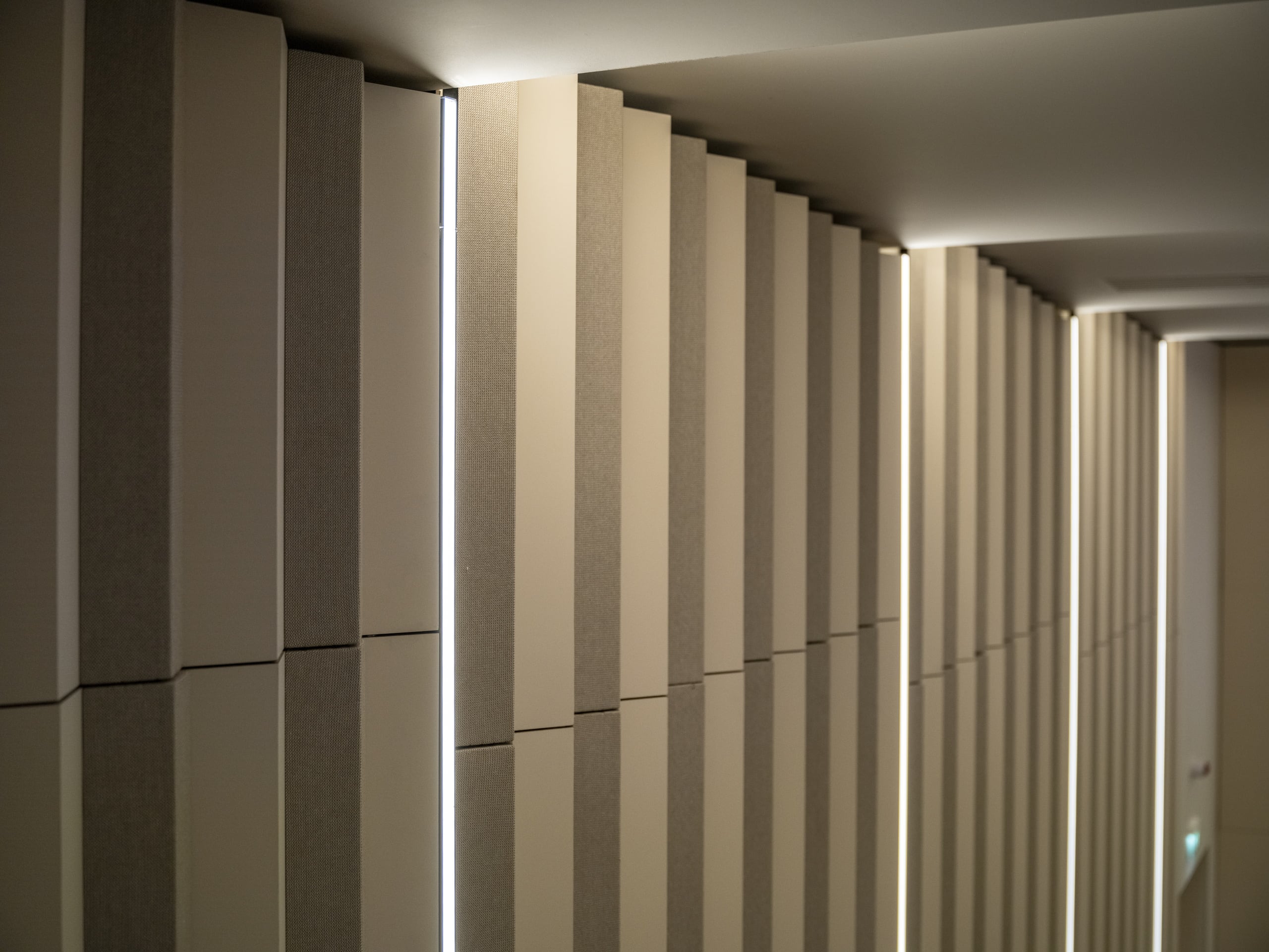 The Tour CB21 Auditorium in La Défense, Paris - Texaa.