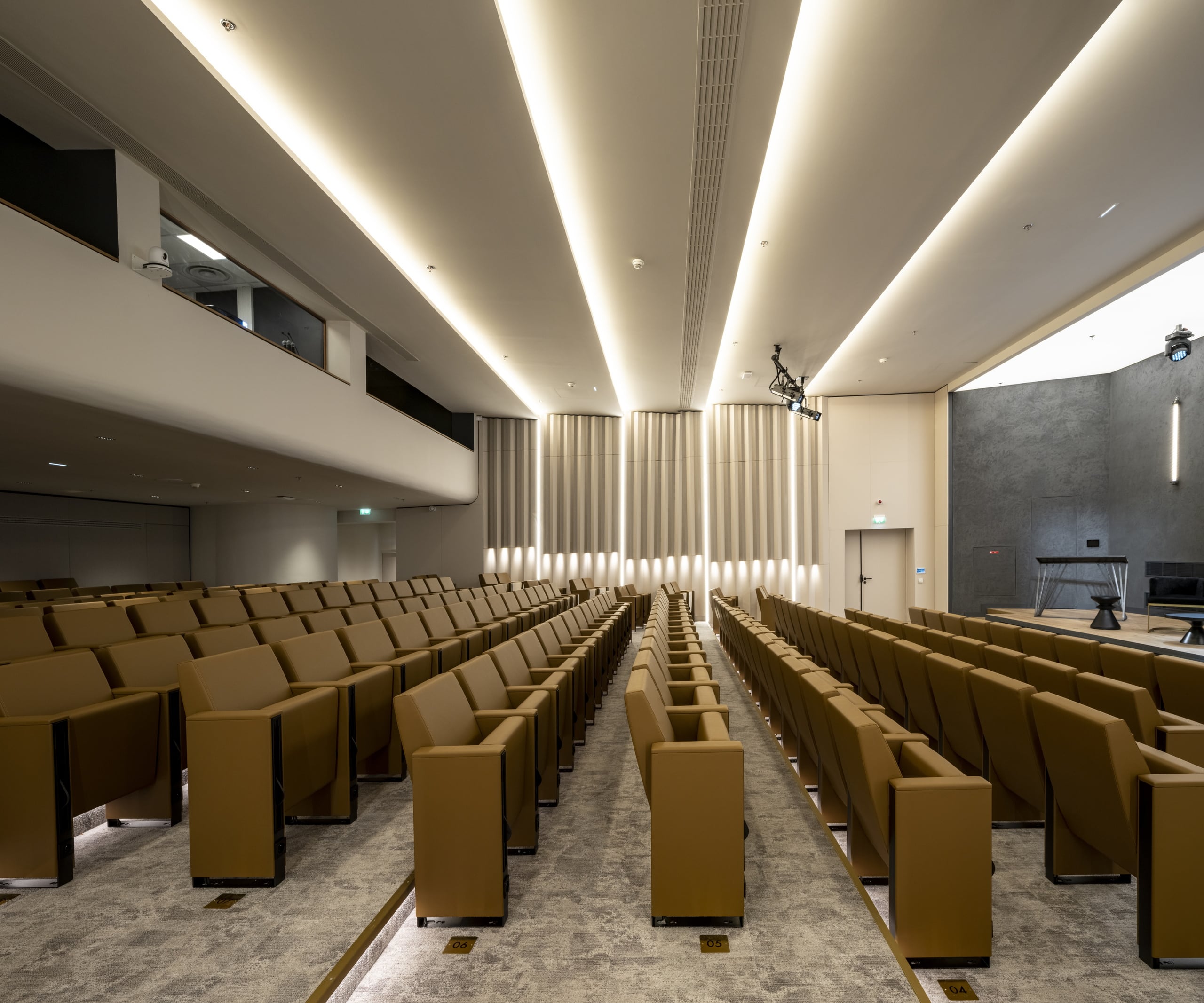 The Tour CB21 Auditorium in La Défense, Paris - Texaa.