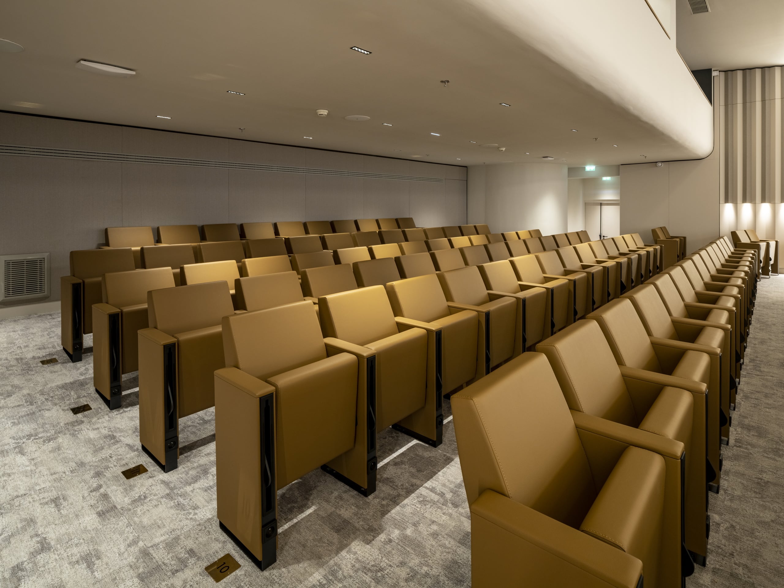 The Tour CB21 Auditorium in La Défense, Paris - Texaa.